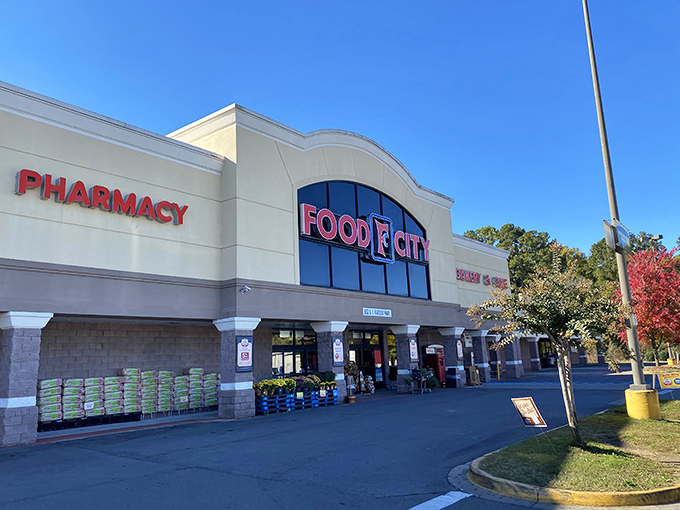Food City might be the modern face of Chatsworth commerce, but it's where locals still bump into neighbors in the produce aisle.
