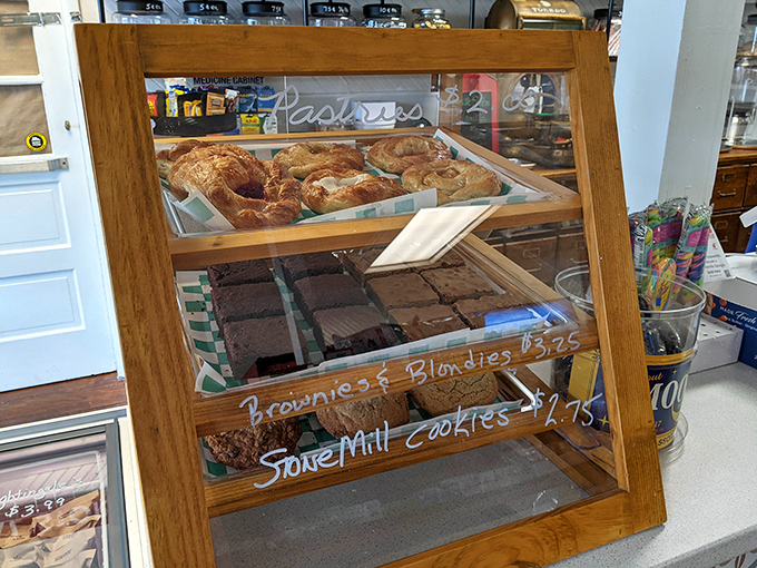 Brownies, blondies, and cookies behind glass – a museum of temptation where every exhibit begs to be taken home.