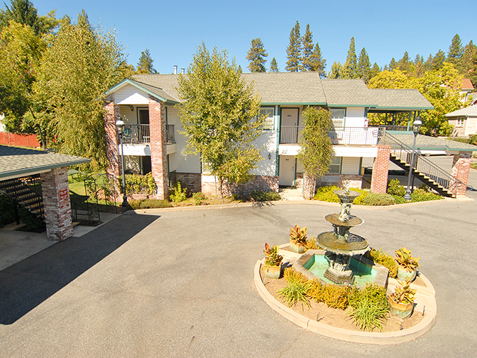 Grass Valley Courtyard Suites offers lodging with that "just right" balance of convenience and comfort&mdash;the Goldilocks of Sierra foothill accommodations. 