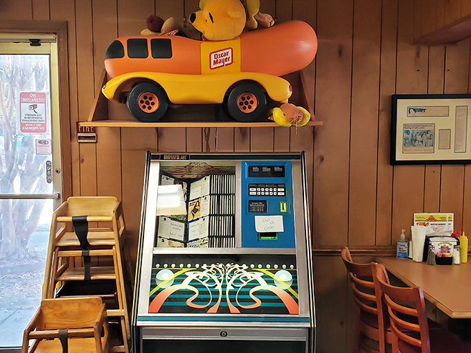 That vintage jukebox and hot dog bus&mdash;quirky touches that remind you the best places have personality, not just food.