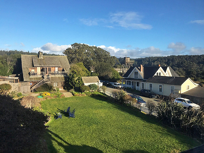 A lawn so perfectly manicured it makes you wonder if the grass is interviewing for a job. Victorian charm with a view that refuses to be upstaged.