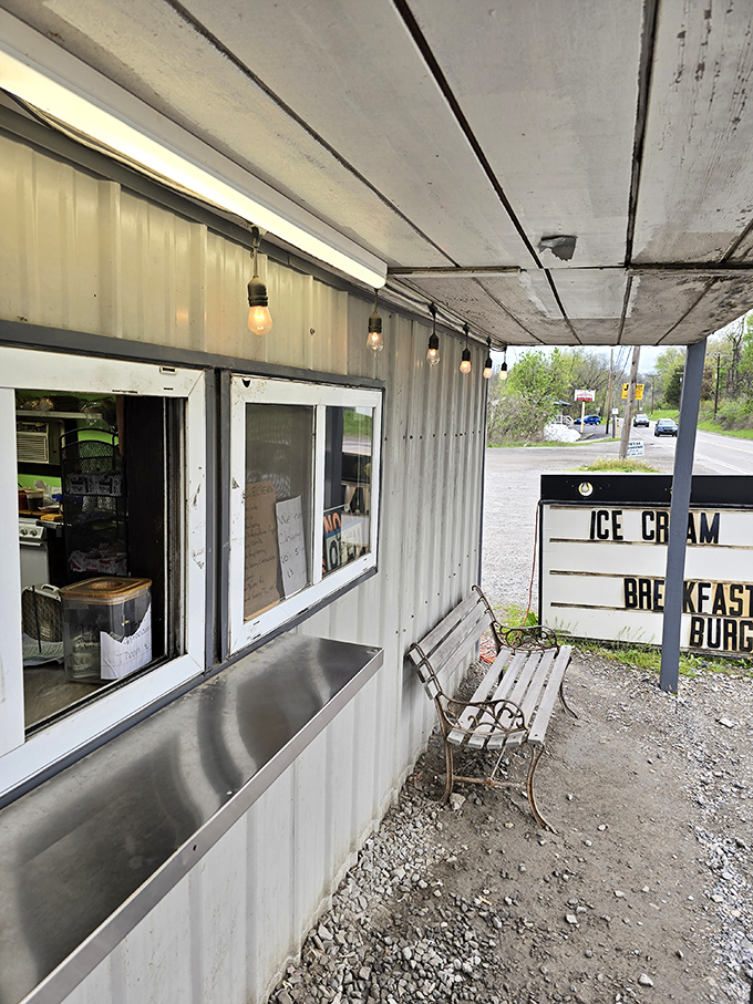 Al fresco dining, Bert's style. Sometimes the best restaurant view isn't of the ocean, but of everyday America going about its business.