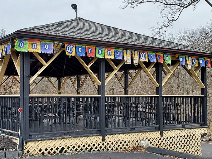 This festive gazebo offers al fresco dining with a side of Pennsylvania fresh air&mdash;nature's own appetite enhancer. 