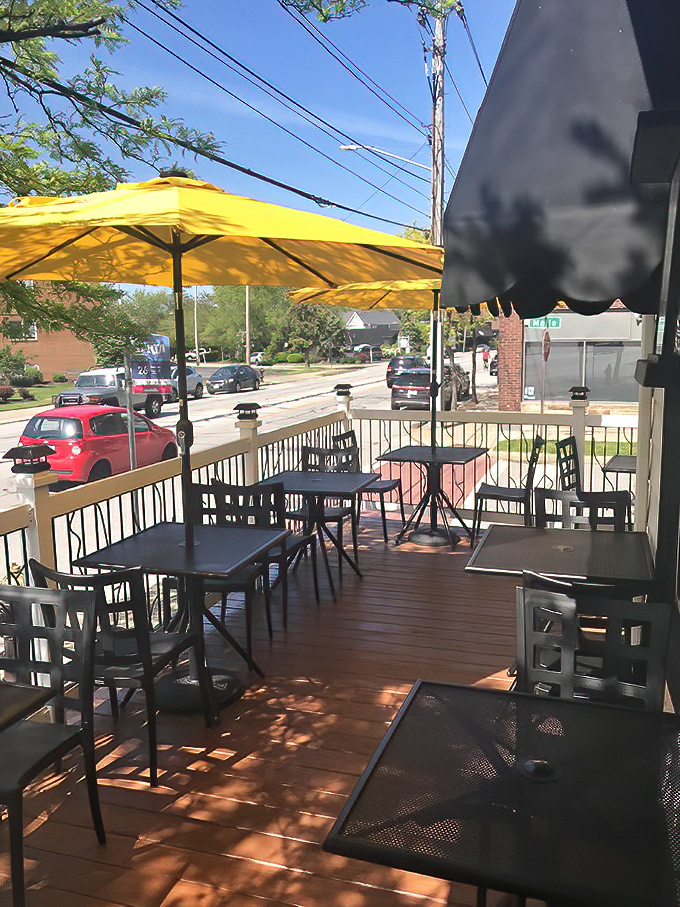 Al fresco dreams come true on this sunny patio. Yellow umbrellas shield diners while they twirl pasta and pretend they're in a Roman piazza.