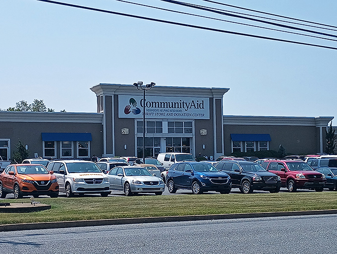 The parking lot tells the story &ndash; this place draws crowds like moths to flames.