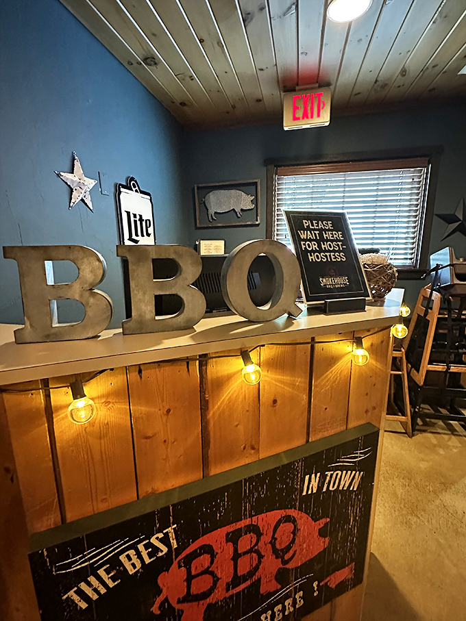 The gateway to barbecue bliss, complete with metal letters that get straight to the point. BBQ doesn't need fancy introductions.