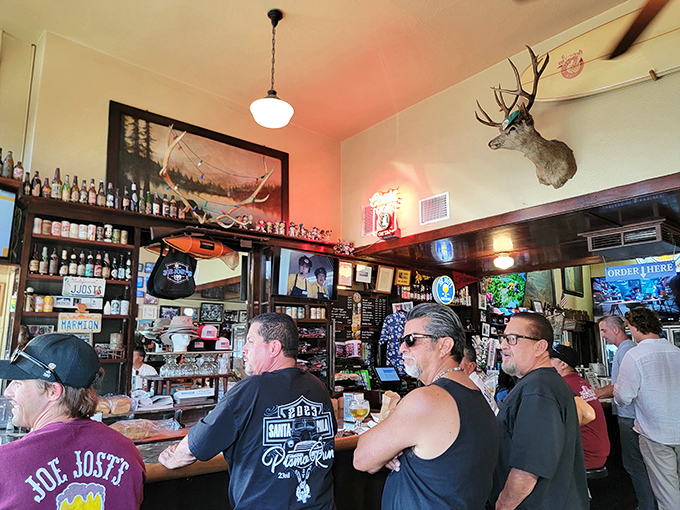 Service counter efficiency that would make your grandmother's diner proud of tradition.