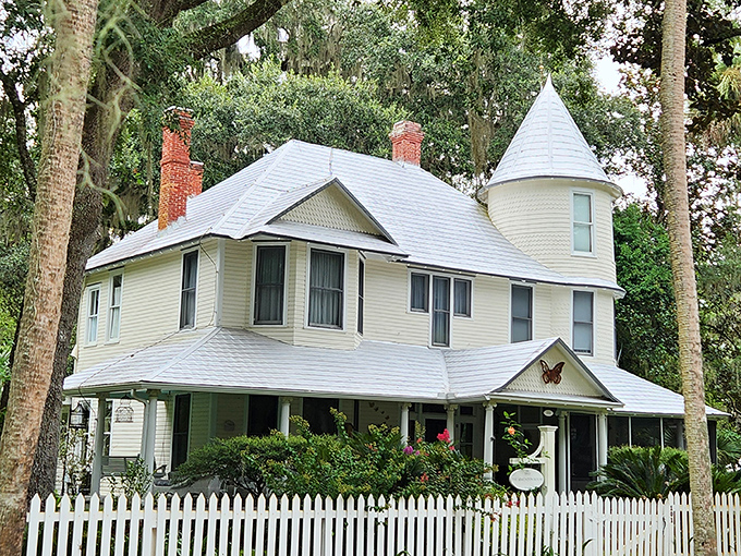 White picket fences and turret windows create the ultimate American dream house fantasy come true.