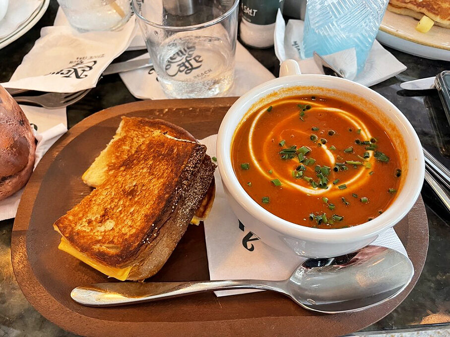 Grilled cheese and tomato soup: childhood comfort with grown-up execution. The ultimate proof that simplicity, done right, is culinary genius.