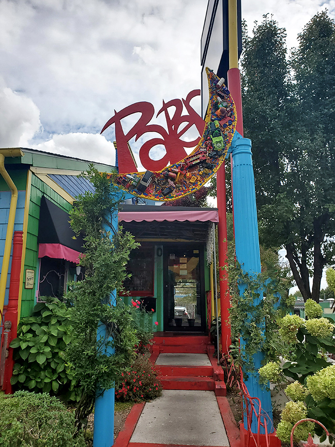 The walkway prepares you for the visual feast awaiting inside this Baltimore breakfast wonderland.