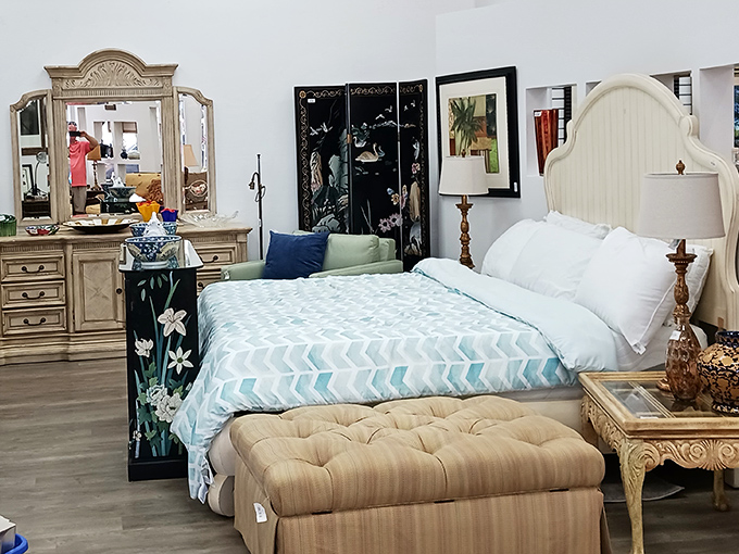 Sleep like royalty on this showroom-worthy bedroom set that probably graced a waterfront condo in its previous life.