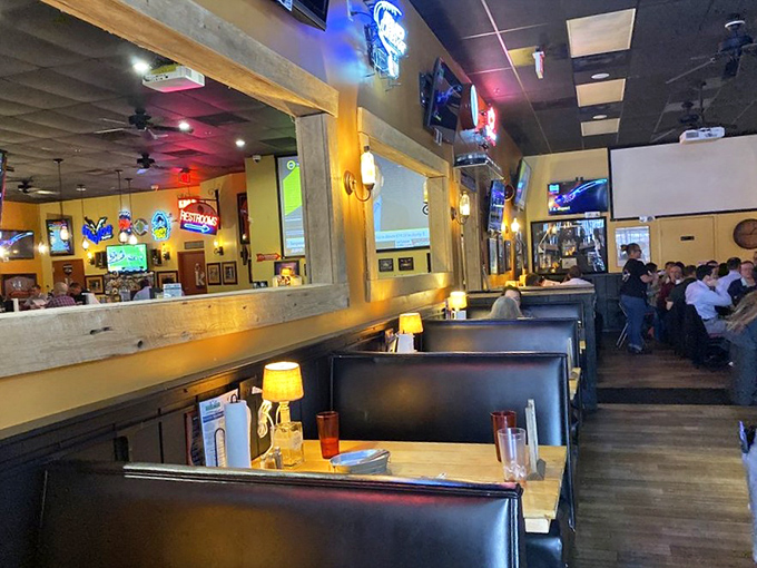 Cozy booths perfect for hiding the evidence of sauce-stained fingers. Intimate lighting forgives all barbecue sins.