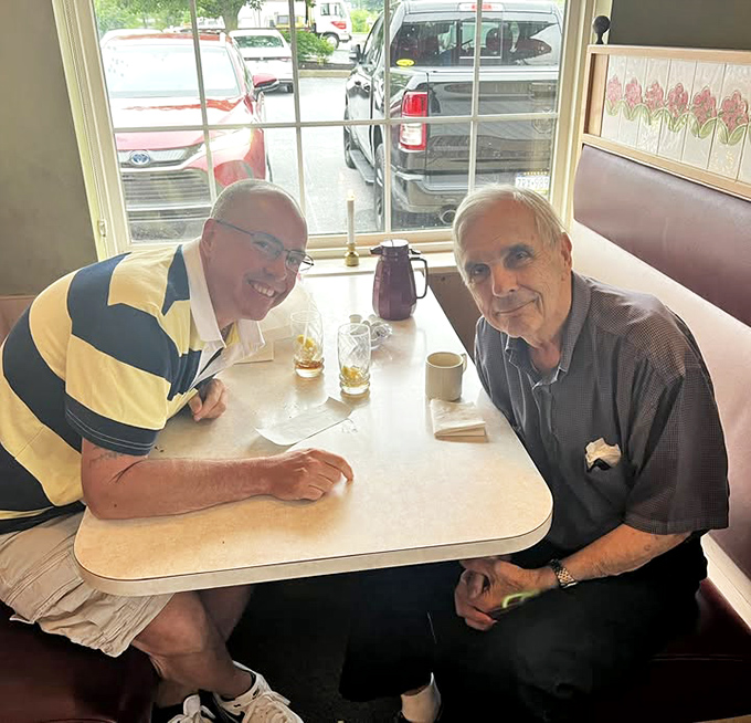 These booths have witnessed countless conversations, celebrations, and first dates—the silent historians of community dining.