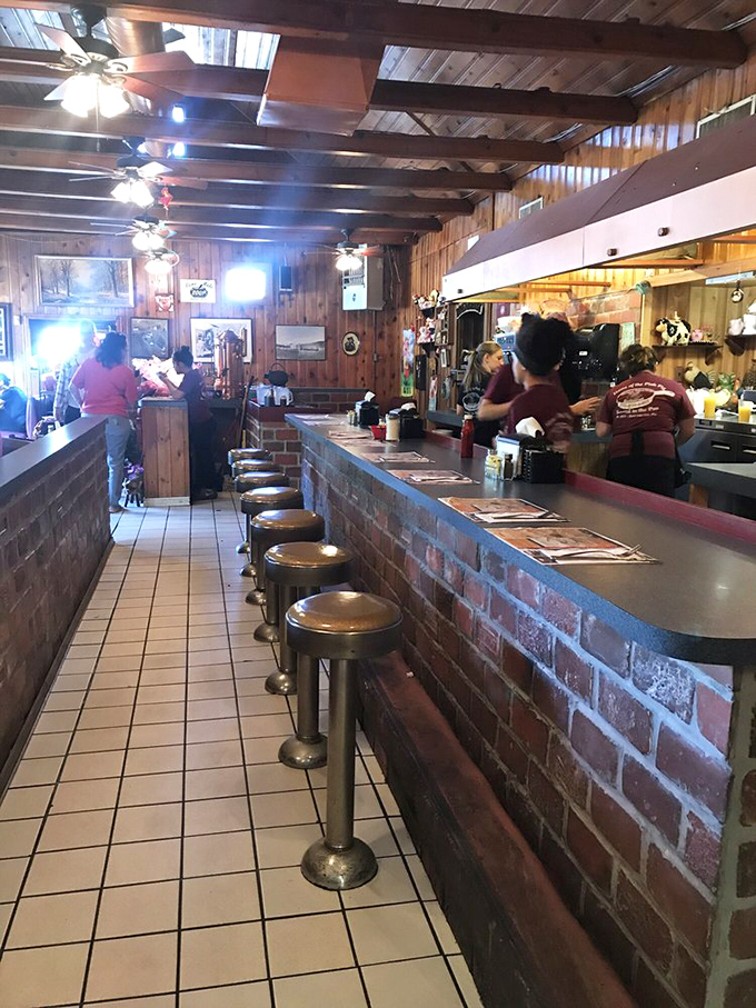 Counter seating that invites solo diners to become part of the Hickory Valley family, where the best conversations happen between strangers over bacon and eggs.