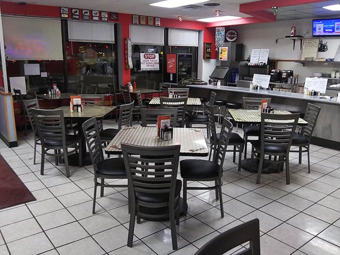 Empty tables waiting for the next rush—like a theater between acts, the quiet belies the breakfast drama that unfolds here daily.