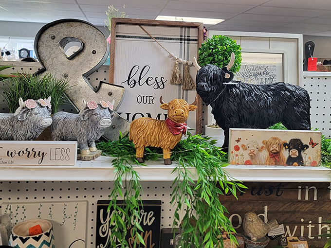 A farmyard menagerie of decorative animals brings country charm to suburban homes. That Highland cow is speaking to me!