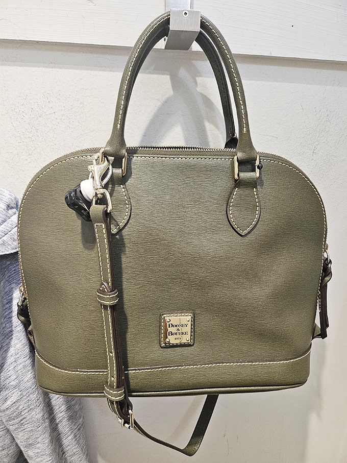 This Dooney & Bourke handbag is living its second act. Olive green leather waiting to complement your outfit while elevating your accessory game. 