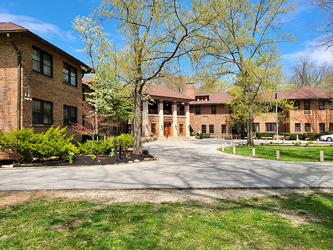 Turkey Run Inn stands as proof that "rustic" and "comfortable" aren't mutually exclusive. Like your favorite cardigan in architectural form.
