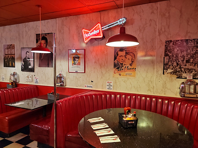 Movie stars from Hollywood's golden age watch over diners from vintage posters, as if nodding approval at your excellent restaurant choice.