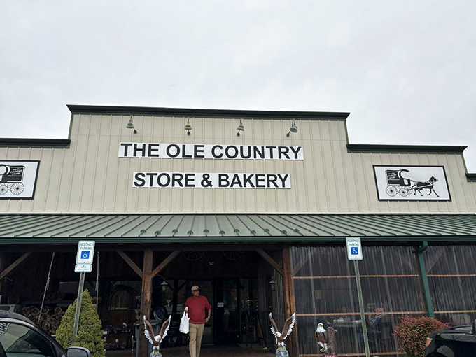 Outdoor seating lets you enjoy Virginia's natural beauty while tackling that two-handed sandwich masterpiece.