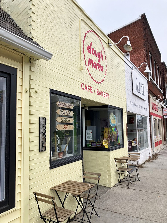 The cheerful yellow facade with its signature red logo practically whispers, "Psst, the good stuff is in here." Sidewalk seating for pie voyeurs.