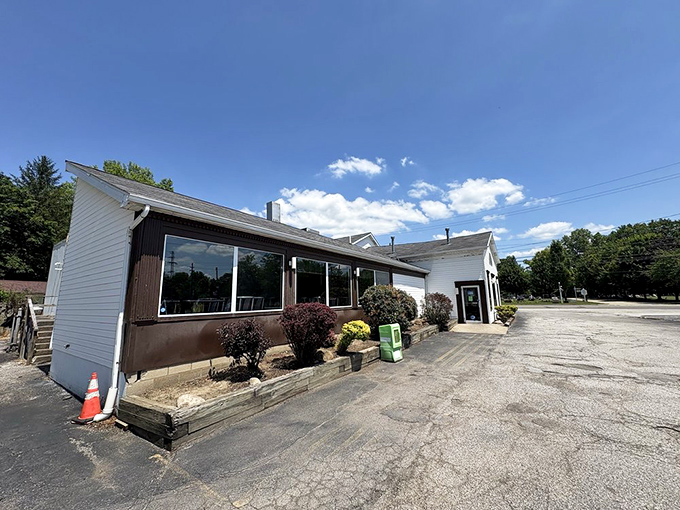 On sunny days, L.A. Pete's white exterior gleams like a beacon for the breakfast-hungry. A landmark for those in the know.
