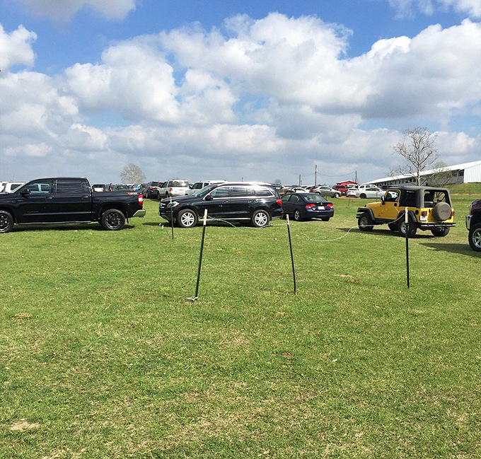 The parking field fills up early&mdash;a testament to treasure hunters who know the early bird gets the vintage doorknob.