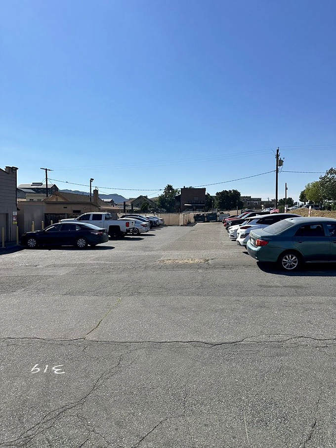 A full parking lot&mdash;the universal sign language for "the food inside is worth waiting for." No empty spaces means no empty plates.