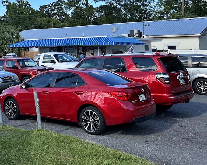 A parking lot full of cars on a weekday afternoon tells you everything you need to know. Ice cream worth the detour.