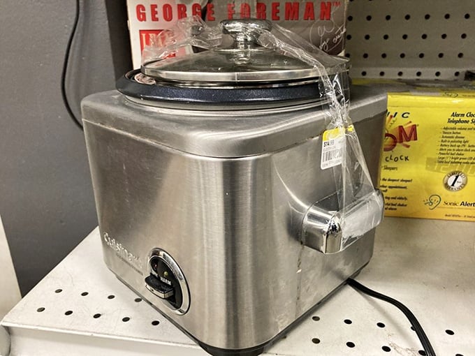 A barely-used George Foreman grill waits for its second chance at kitchen glory, ready to knock out the fat in your next meal.