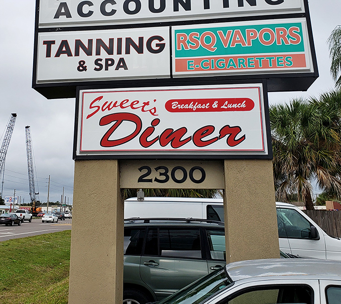 The beacon of breakfast beckons from Tamiami Trail. This sign has guided hungry travelers through morning hunger emergencies for years.