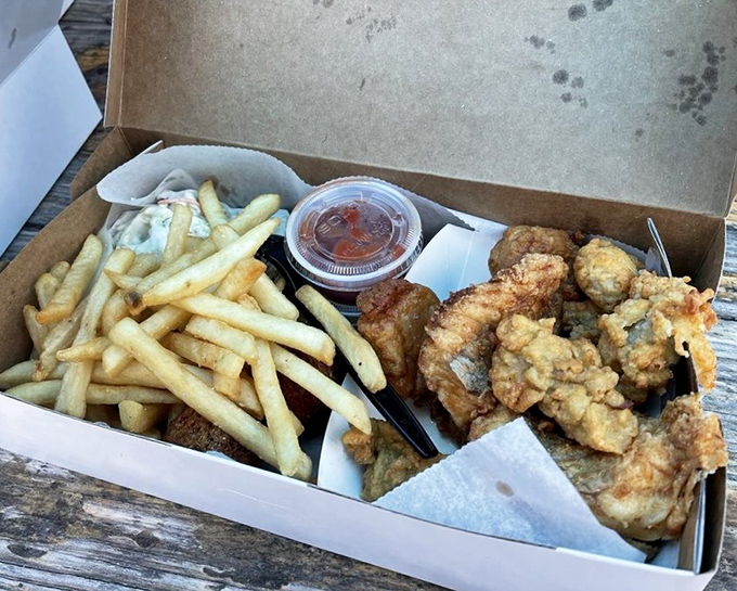 The Star Fish combo: where indecision meets delicious resolution. A little bit of everything that makes Florida seafood legendary.