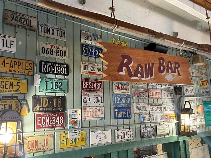 The "Raw Bar" wall adorned with license plates from around the country tells you everything&mdash;people travel far for these oceanic delights.