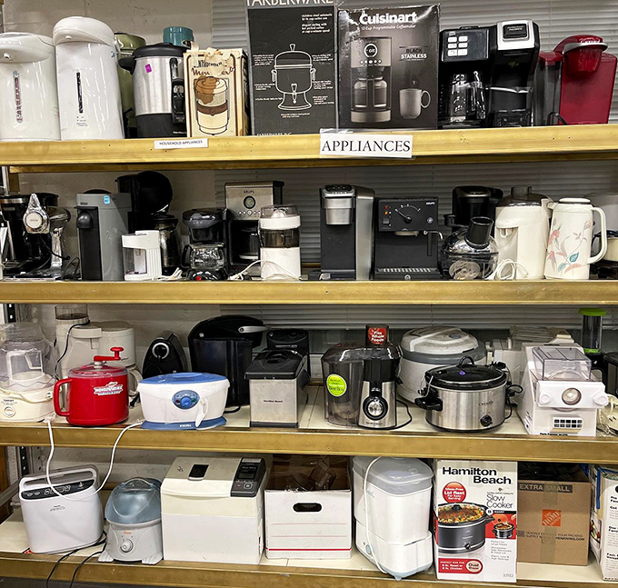 Small appliance nirvana! Every bread maker, coffee machine, and rice cooker that ever graced a wedding registry finds its second chance here.