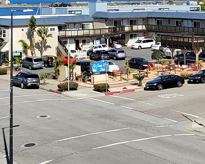 Local accommodations understand their role&mdash;provide comfort, then get out of the way of those magnificent coastal views.