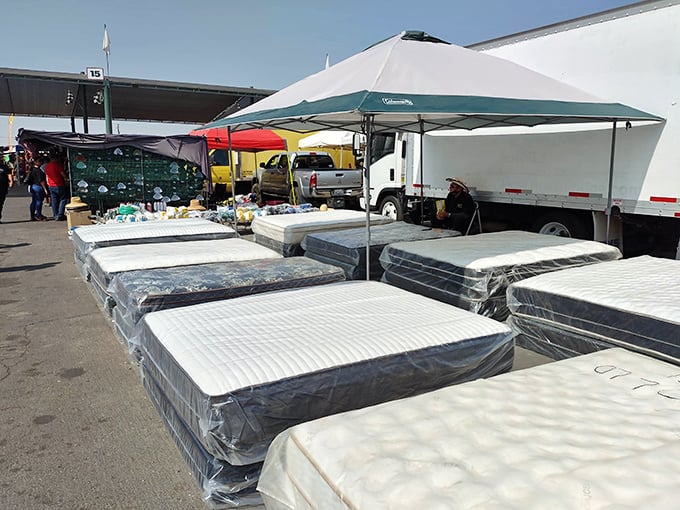 Mattress shopping al fresco &ndash; because nothing says "good night's sleep" like buying your bed in a parking lot.