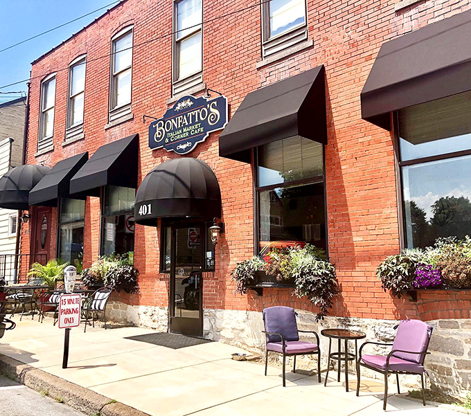 Bonfatto's outdoor seating invites diners to savor Italian flavors while watching Bellefonte's daily theater unfold naturally.