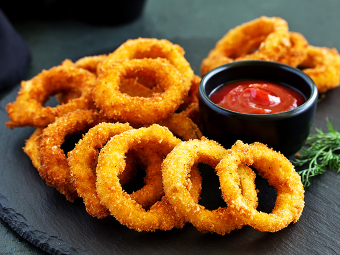 Golden calamari rings that crunch like nature's perfect snack food. The marinara dipping sauce is just waiting to complete this classic seafood starter.
