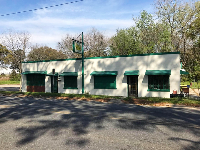 This unassuming roadside spot might not win architectural awards, but places like this often hide the authentic flavors locals treasure.