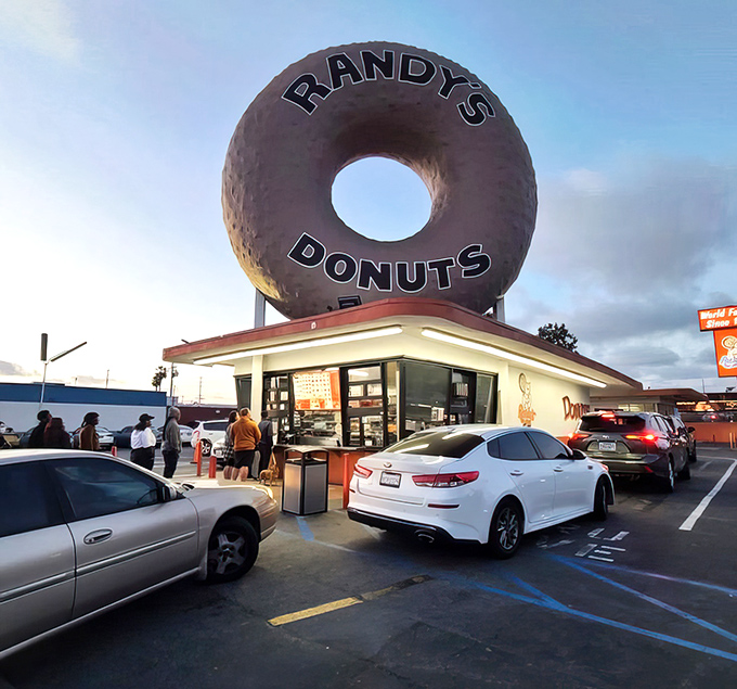 The pilgrimage in progress. Cars line up like devoted followers, their occupants willing to wait for a taste of Los Angeles donut royalty.