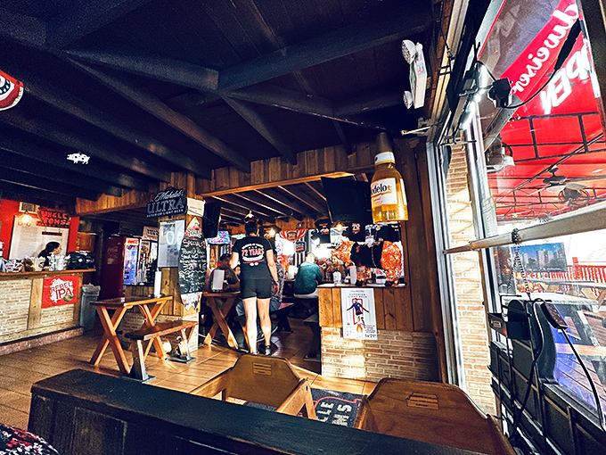 Even from behind, you can sense the anticipation of these diners. In barbecue joints, the ordering counter is where dreams begin to take delicious shape.