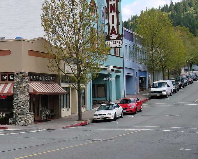 Dunsmuir Avenue showcases small-town America at its finest, where neighbors wave and traffic jams involve three patient cars.