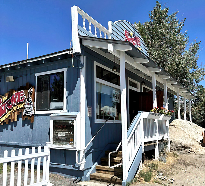 The entrance that's launched a thousand Instagram posts. Those white railings have supported many a diner making the slow, satisfied post-breakfast exit.
