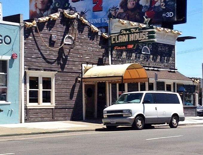 The corner location that's become a neighborhood institution, drawing seafood pilgrims from across the city.