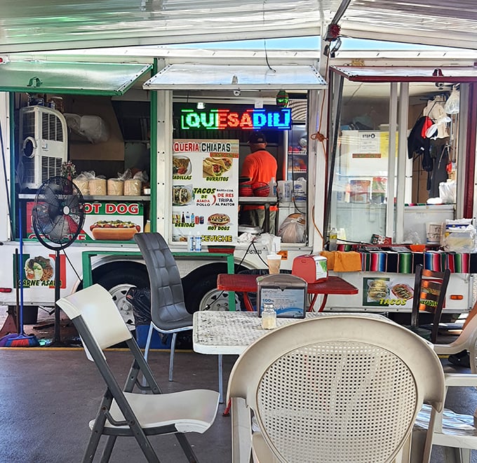 Food stall aromas that grab you by the nose and refuse to let go until you surrender.