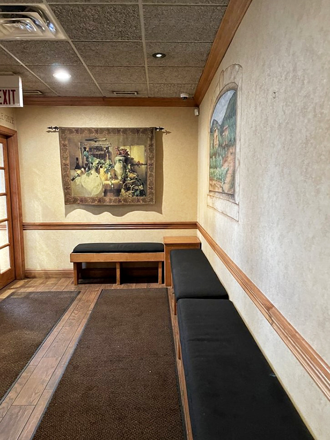 The entrance hallway—where the anticipation builds. Those wall tapestries and benches have seen generations of hungry patrons waiting for their Italian fix.