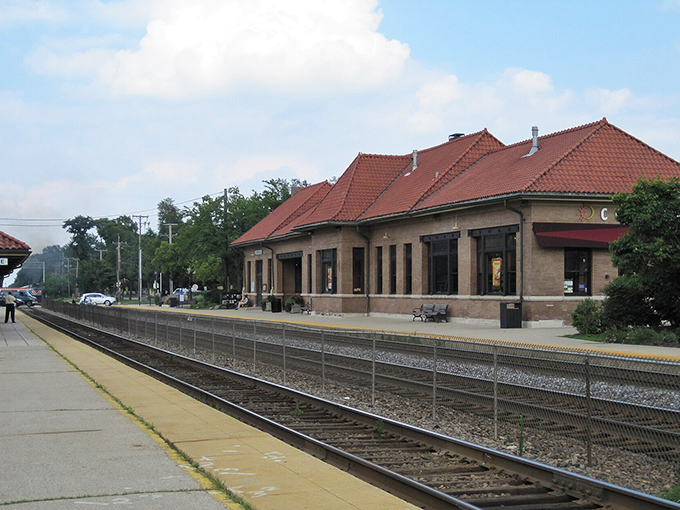 Hinsdale's historic train station doesn't just connect the village to Chicago&mdash;it's a terracotta time machine to when railway architecture had personality.
