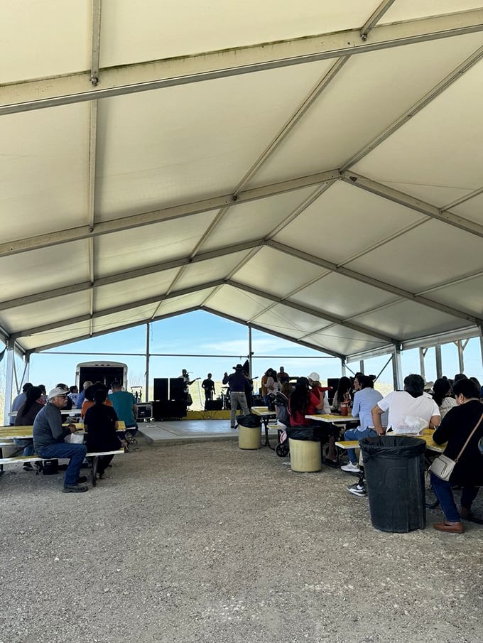 Weekend entertainment adds rhythm to retail therapy. Under this spacious tent, shoppers take a break to enjoy live music and community connection.