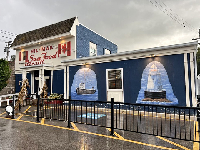 Rain or shine, that blue exterior with lighthouse and fishing boat murals stands as a beacon for hungry travelers seeking maritime flavors in landlocked Ohio.