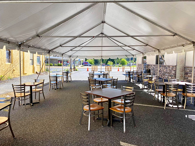 When Pennsylvania weather cooperates, outdoor dining under the tent transforms breakfast into an al fresco affair.